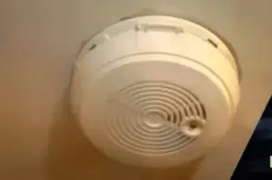 Crossfire Smoke Alarm Problems [5 Easy Solutions] - FireplaceHubs