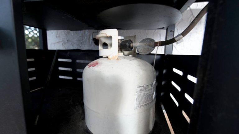 Should You Turn Off Propane Tank After Grilling [Explained] - FireplaceHubs